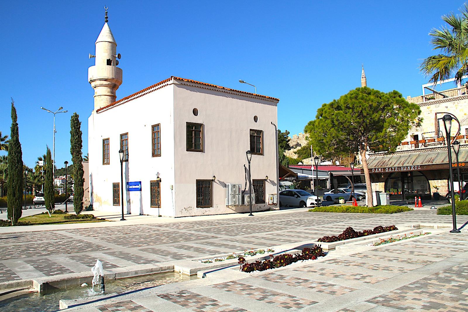 Çeşme Mosques & Churches - LikeCesme